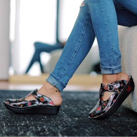 Alegria | Shoes | Alegria Slip On Y2k Butterfly Patent Leather Clogs ...